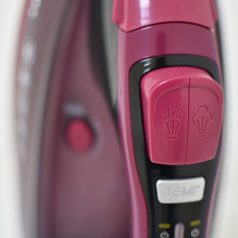 Ocean OCSI3100Z 2400W Red Electronic Steam Iron 2YW