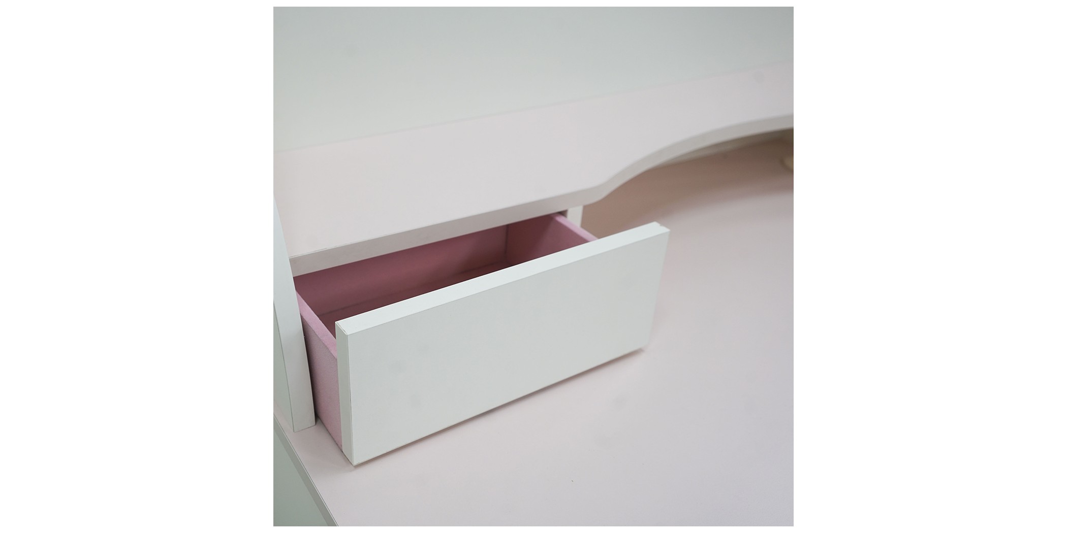 Kilim Venus Office Table